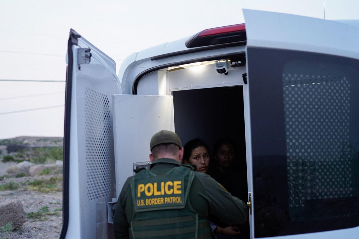 Small percentage of migrants processed by U.S. in 2021 had access to ...
