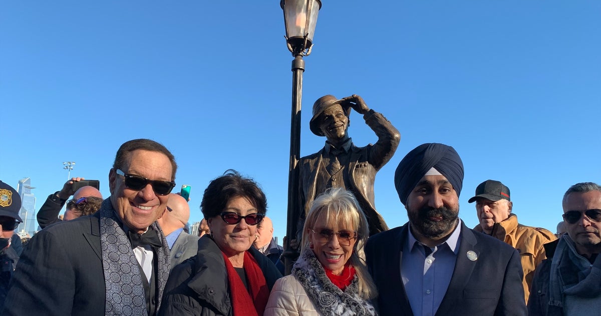 6-Foot Statue Of Legendary Frank Sinatra Unveiled In Hoboken - CBS New York