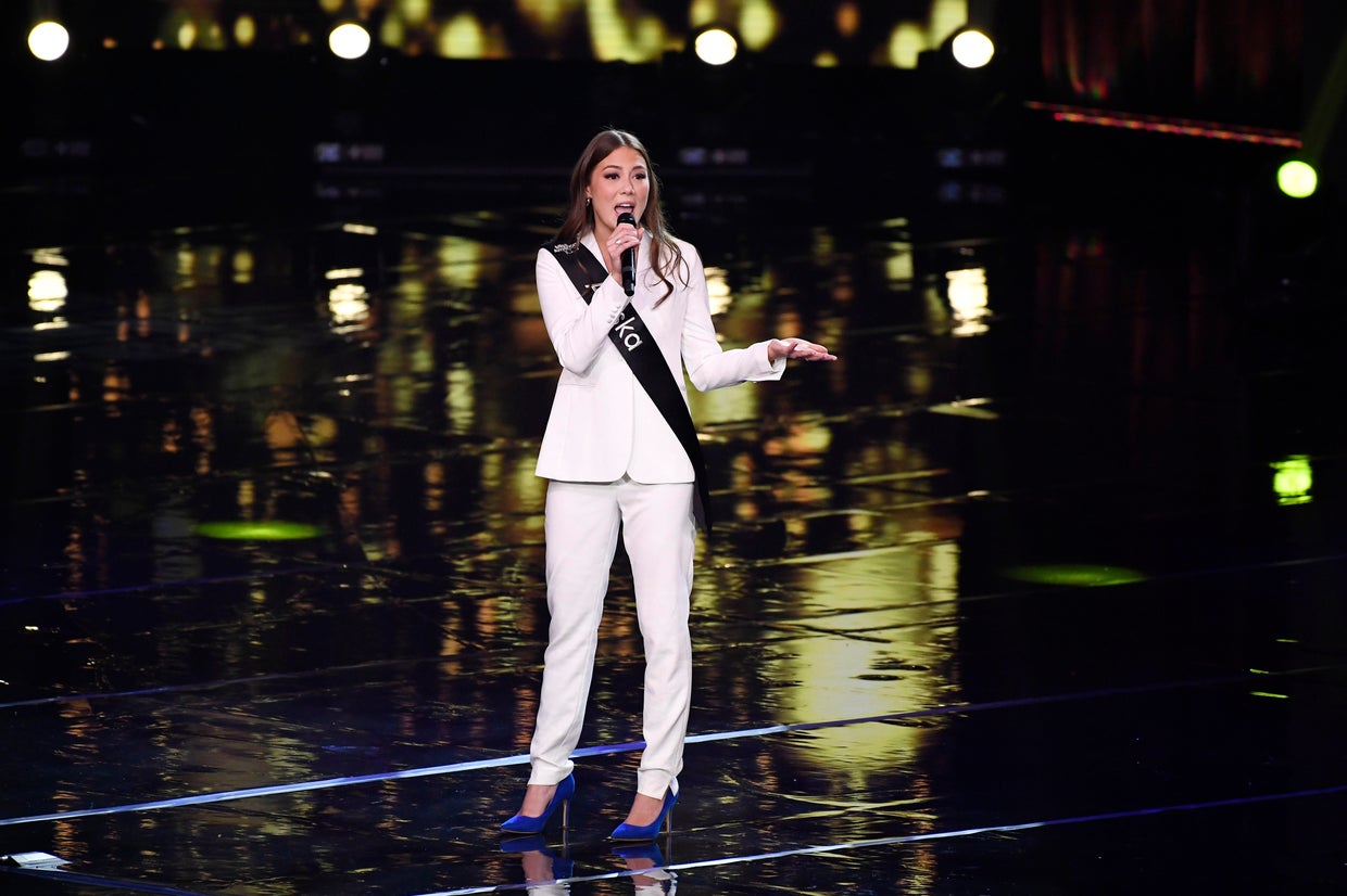 Miss Alaska, Emma Broyles, crowned Miss America on competition's 100th ...