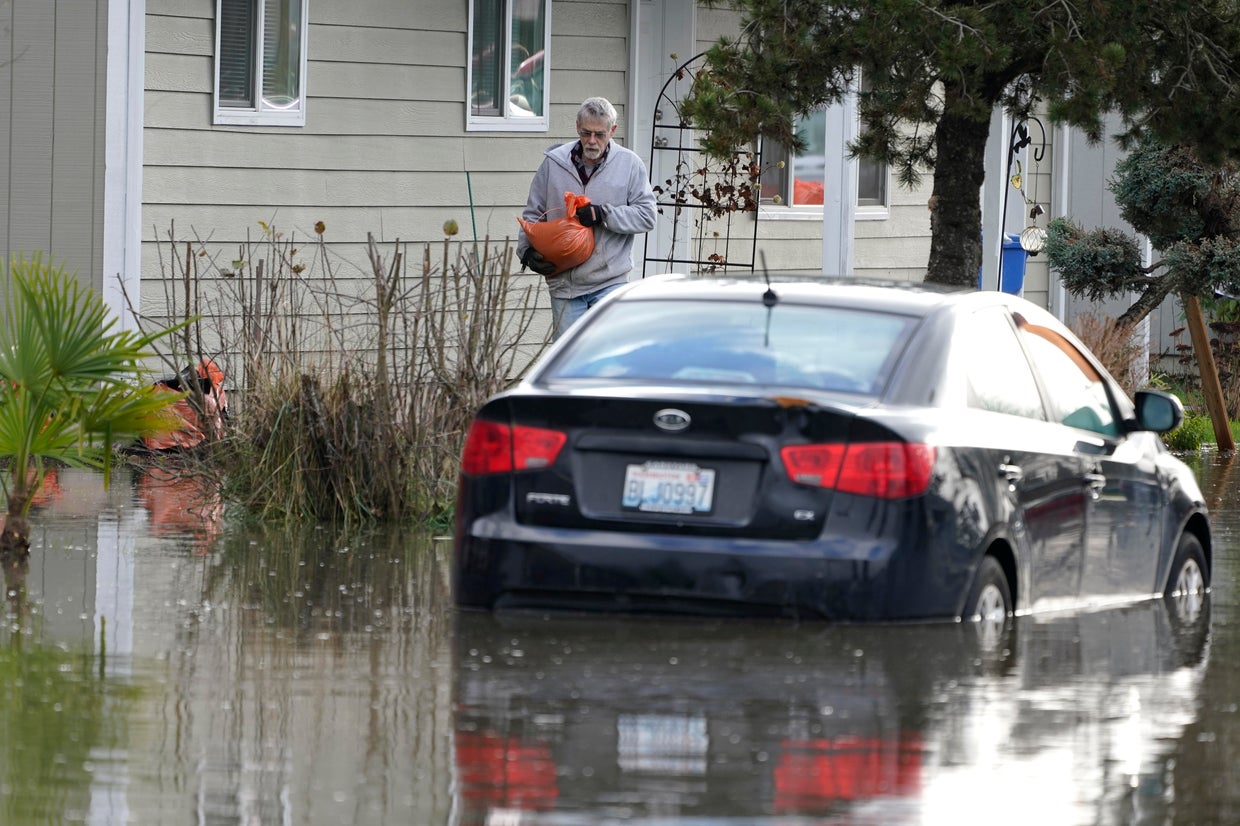 Seattle house slides off its foundation as Washington faces widespread ...
