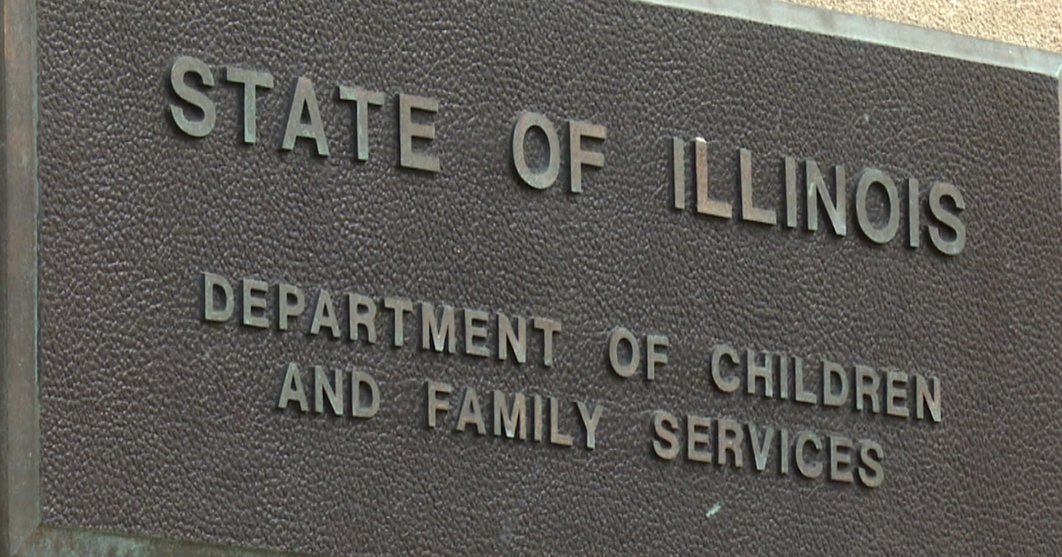 New report shows how many kids on DCFS radar died - CBS Chicago