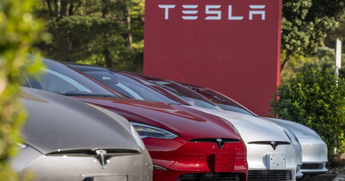 Touch screen malfunction prompts Tesla to recall 130K vehicles - CBS ...