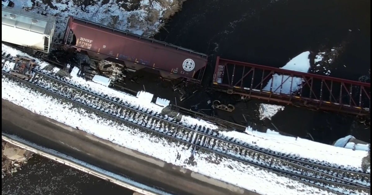 BNSF Train Derails In Denver, Sends 3 Empty Cars Into South Platte River - CBS Colorado