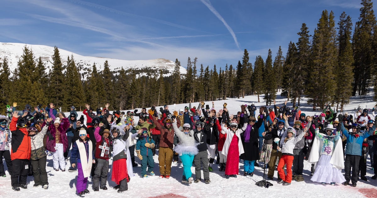 78 Couples Say 'I Do' In Colorado Fashion At 11,215 Feet - CBS Colorado