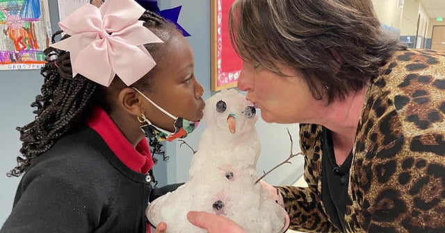 A snowman that melts hearts - CBS News
