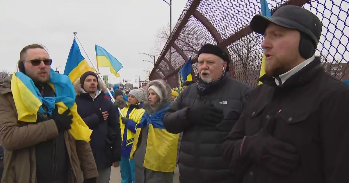 Chicagoans Hold Rally In Support Of Ukraine In Norwood Park - CBS Chicago