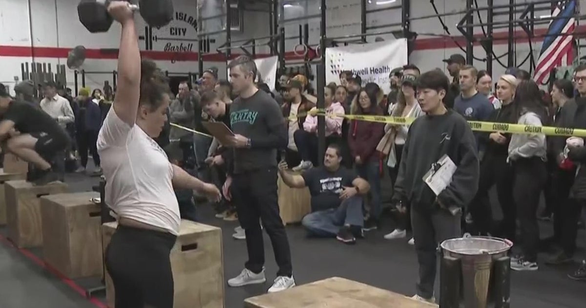 NYPD, FDNY go head-to-head in CrossFit competition - CBS New York