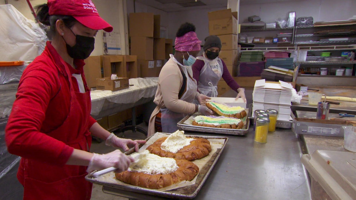 King cakes, a treasured taste of Mardi Gras - CBS News