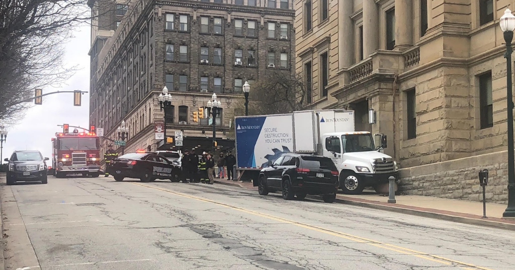 Large Truck Crashes Into Washington County Courthouse - CBS Pittsburgh
