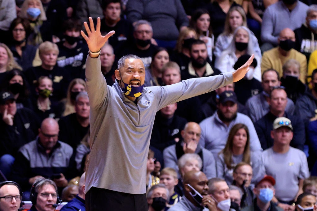Michigan's Juwan Howard Returns - CBS Detroit