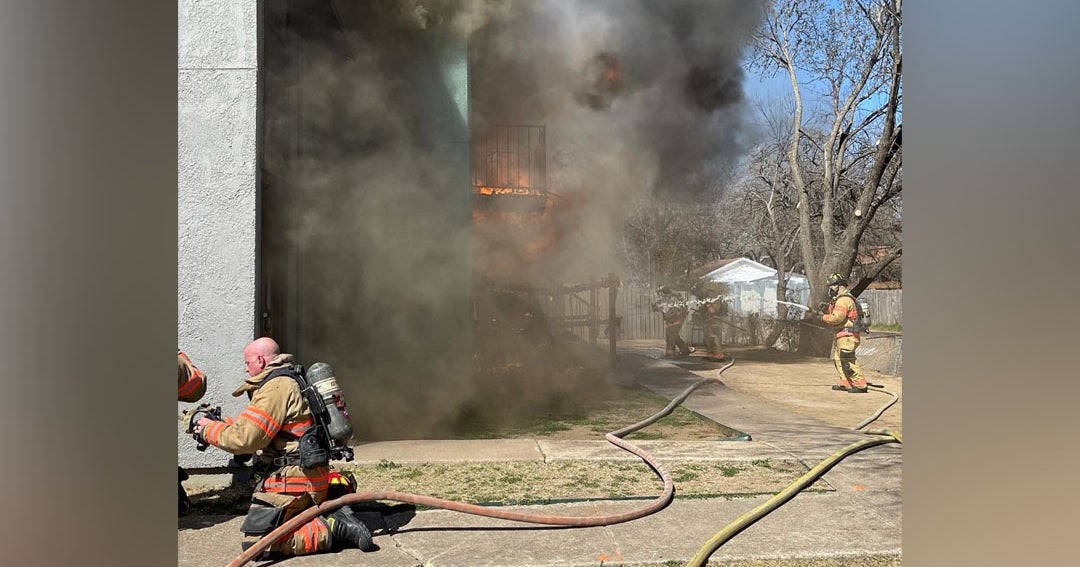 2 Injured In Irving Apartment Fire - CBS Texas