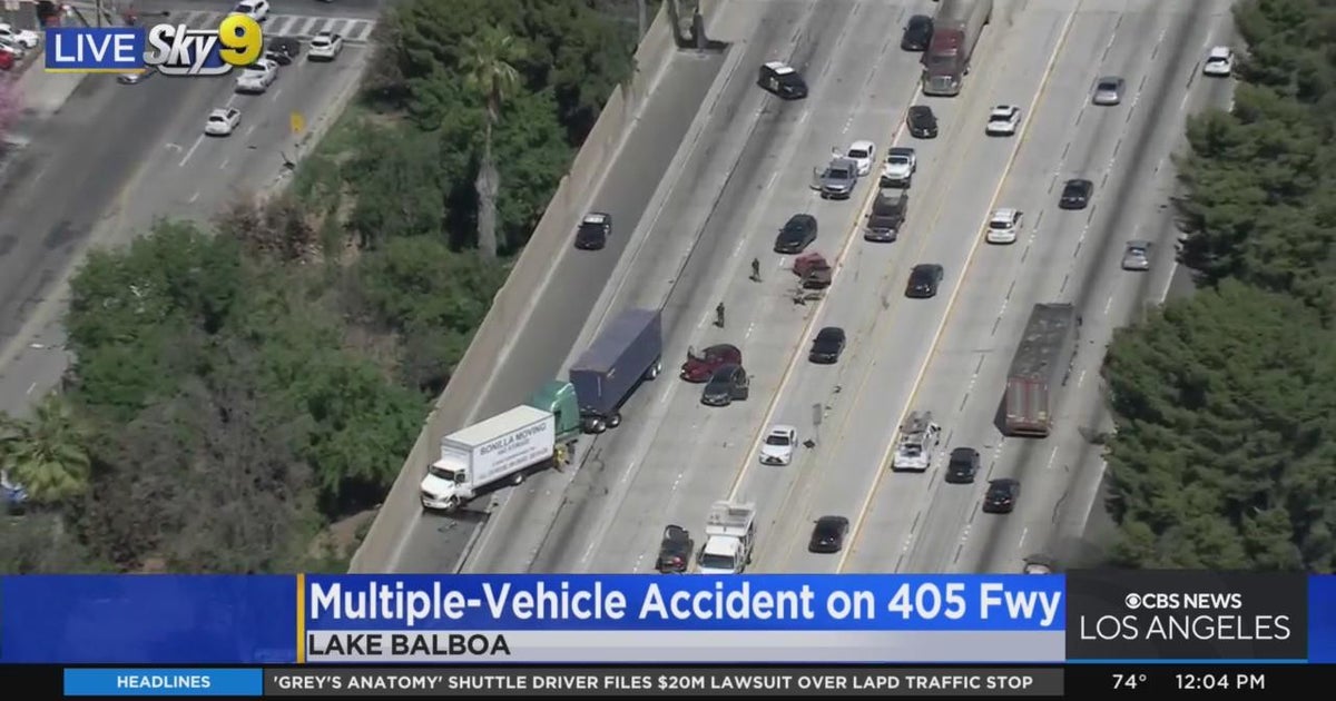 Several Vehicles, Including 2 Vehicles Crash On 405 Freeway - CBS Los ...