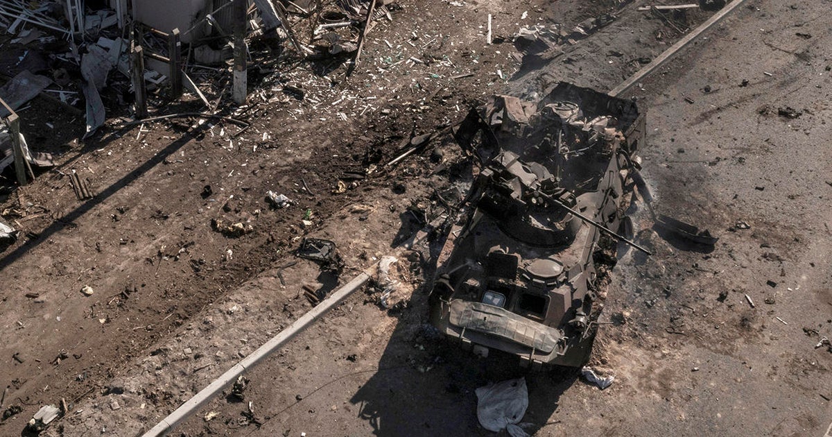 Why Russia's tank war stalled in Ukraine - CBS News