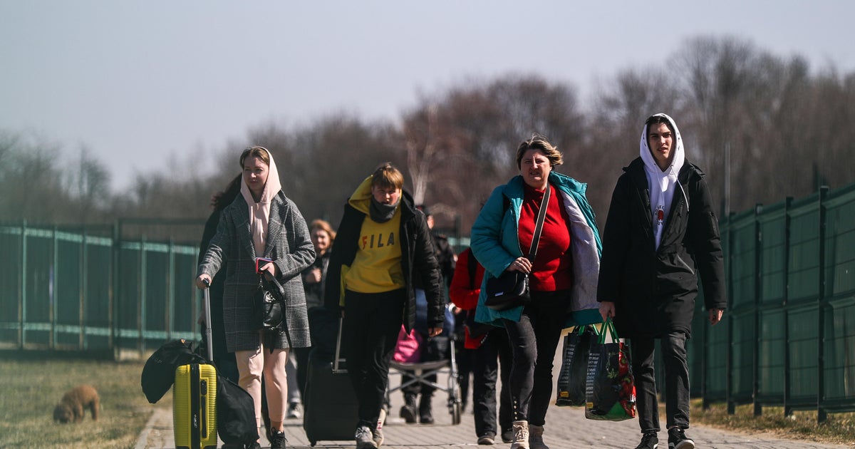 New York City New Jersey Poised To Welcome Ukrainian Refugees Cbs