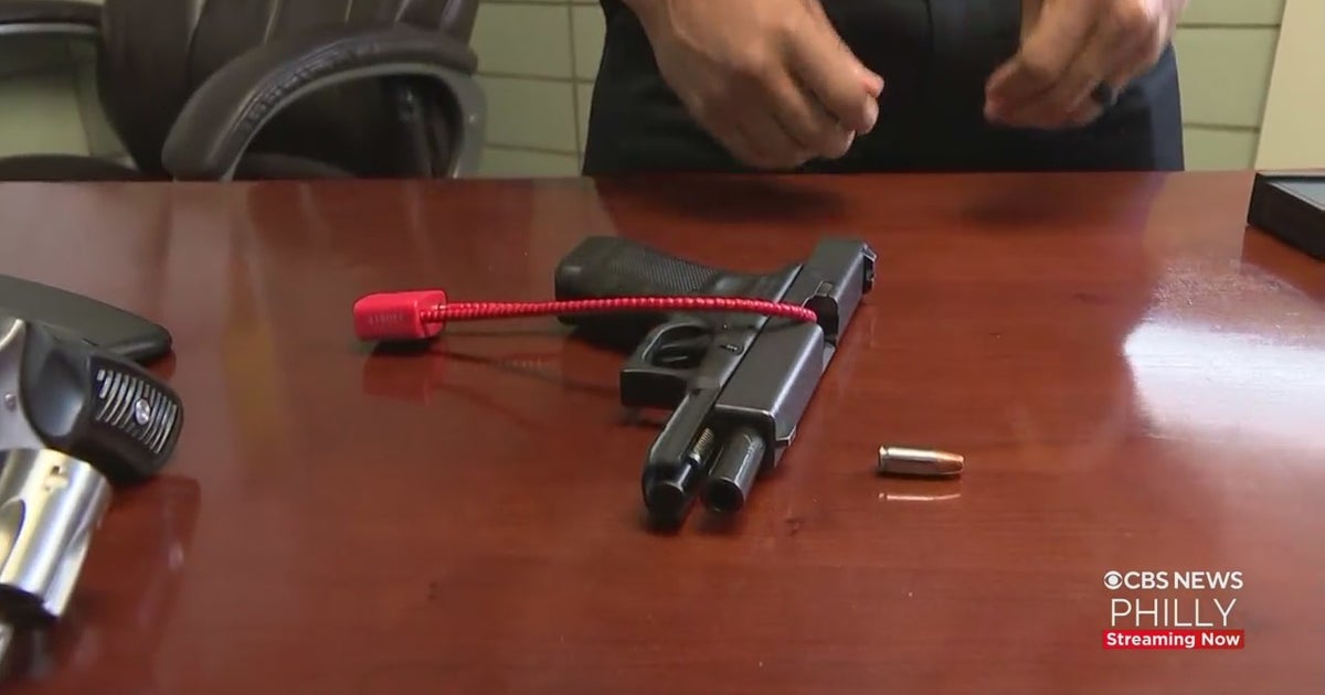 Philadelphia Police Captain Demonstrates How To Use Gun Lock As ...