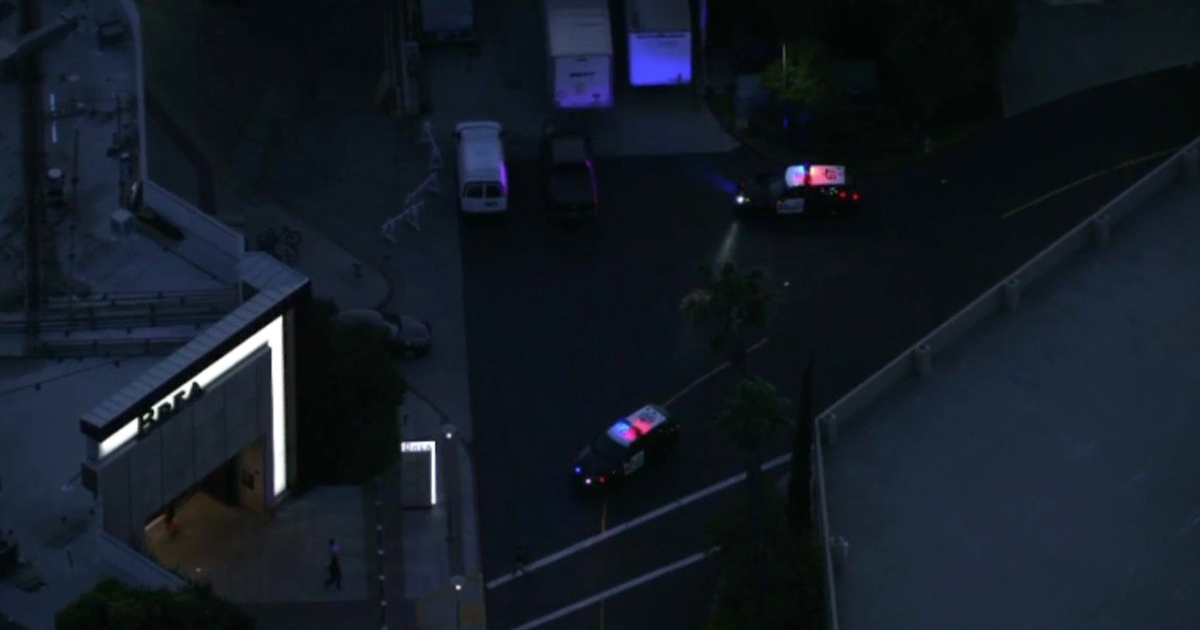 Pair of suspects outstanding following smash-and-grab robbery at Brea ...