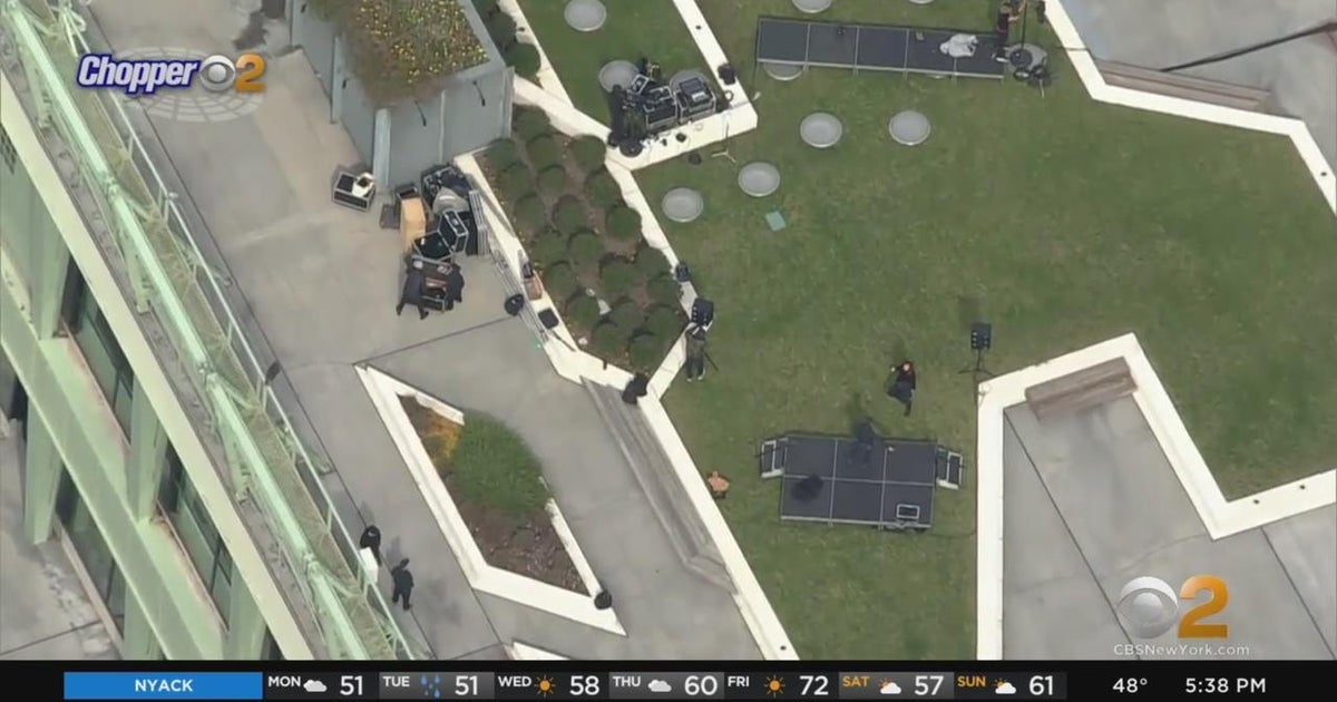 Rooftop park opens at Pier 57 - CBS New York