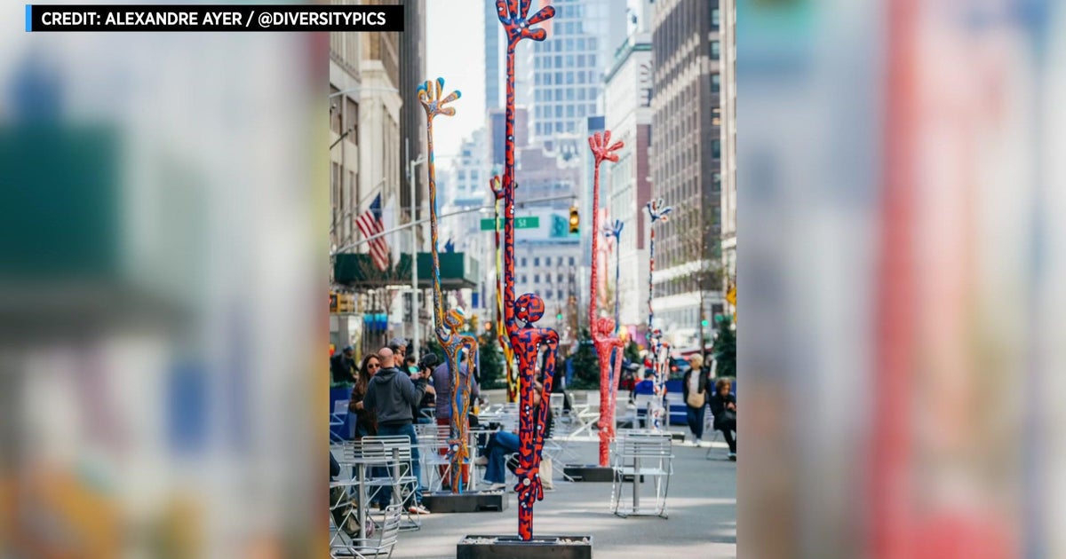 Waving sculptures on display in new Midtown art exhibit - CBS New York