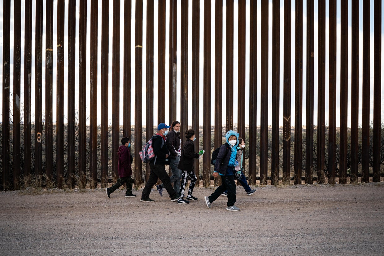 Title 42: Judge to block U.S. border officials from winding down ...
