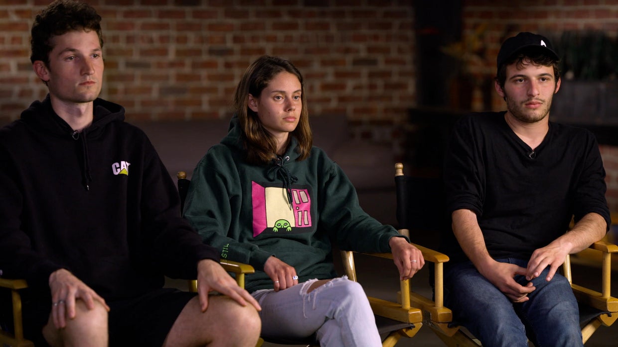 Parodying conspiracy theories with the Birds Aren't Real movement - 60 ...