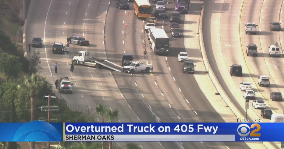405 Freeway traffic snarled by crash in Sherman Oaks - CBS Los Angeles