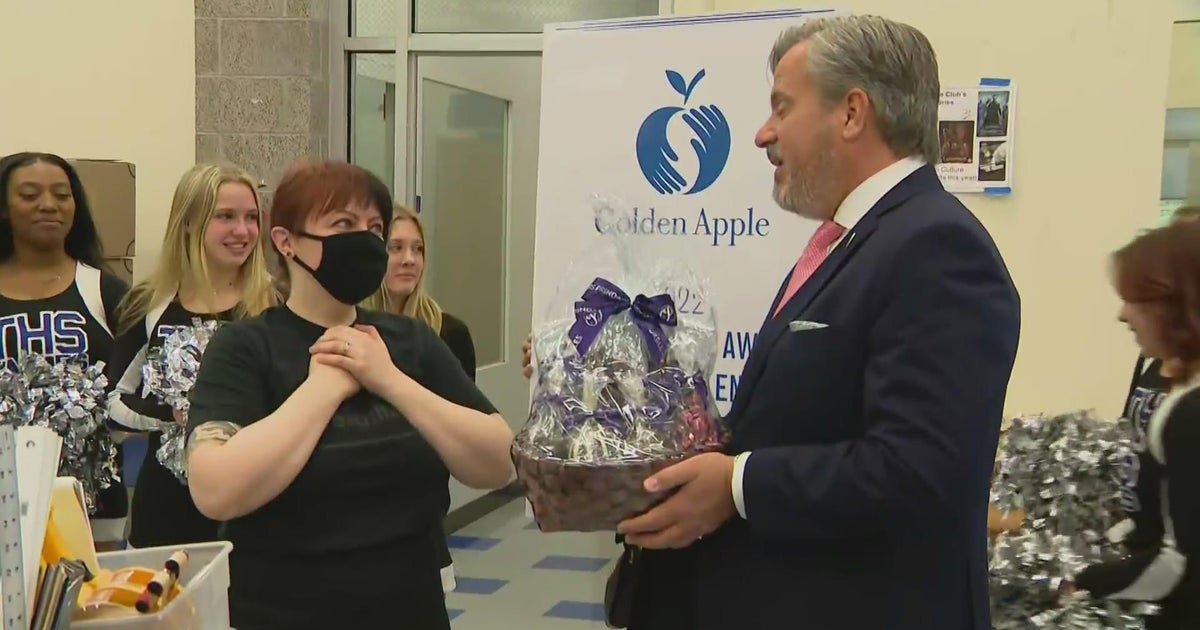 Northwest side teacher Jennifer Trejo wins Golden Apple Award - CBS Chicago