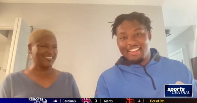 Chargers' Zion Johnson draws inspiration from his mom - CBS Los Angeles