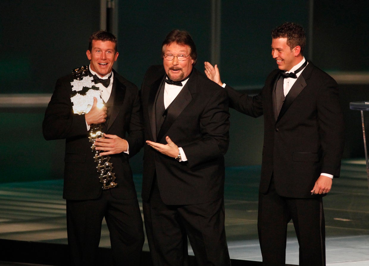 Mississippi sues Brett Favre, pro-wrestlers over alleged misuse of ...