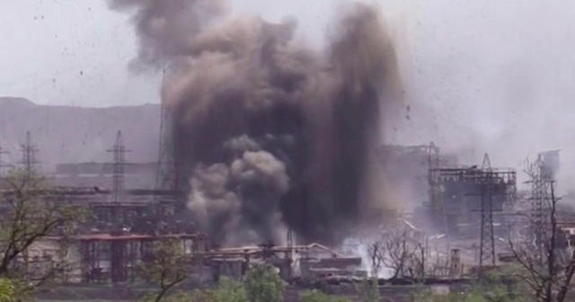 Explosion rocks Azovstal steelworks in Mariupol, Ukraine - CBS News