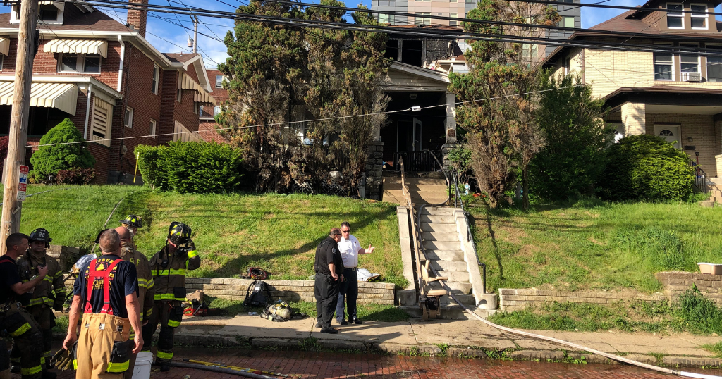 Pittsburgh fire chief involved in crash on way to Edgebrooke fire - CBS ...