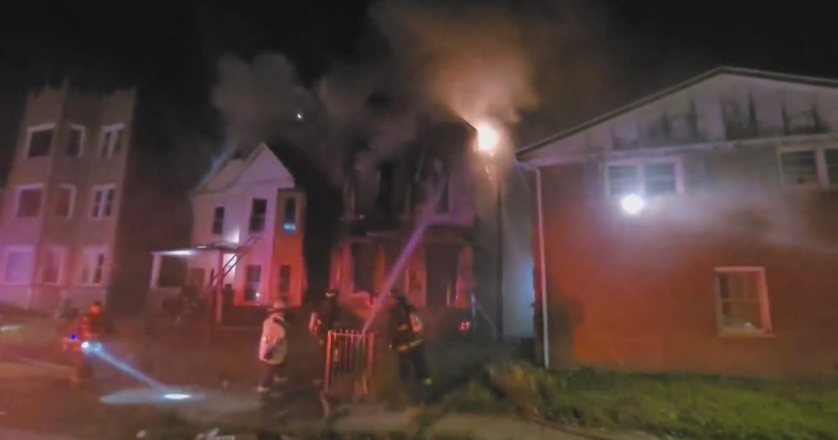 Fire spreads to two homes in Burnside - CBS Chicago