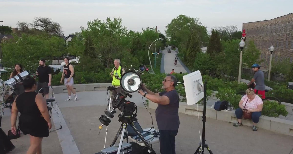 'Astro Joe' brings the wonders of the night sky to city dwellers - CBS ...