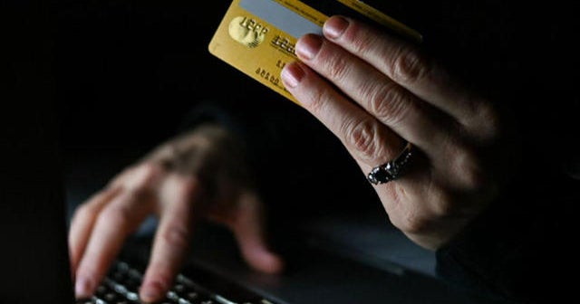 MoneyWatch: Consumers' credit card crisis - CBS News