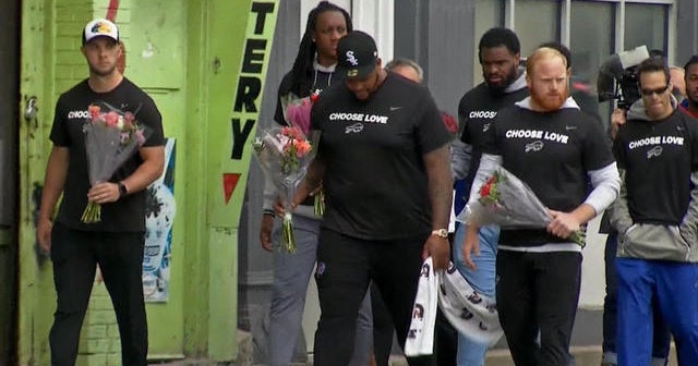 As Buffalo mourns following deadly shooting, the Bills step up to help ...