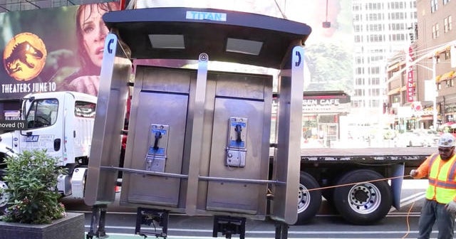 NYC's last remaining payphone removed - CBS News