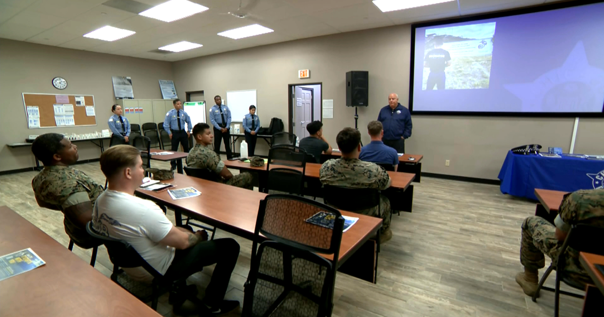 Facing officer shortage, Chicago Police head to Camp Pendleton In ...