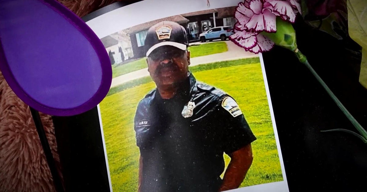 Retired Buffalo Police Officer Aaron Salter Jr. posthumously awarded ...