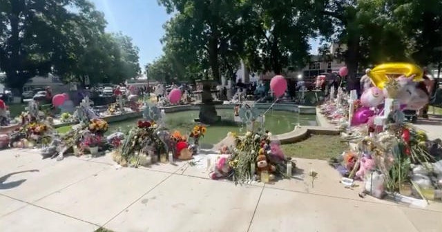 Flowers placed at Uvalde town square in memorial for elementary school ...