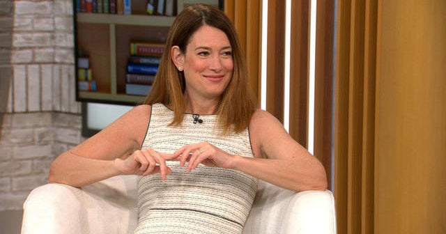 Author Gillian Flynn reads new "Gone Girl" excerpt from 10th ...