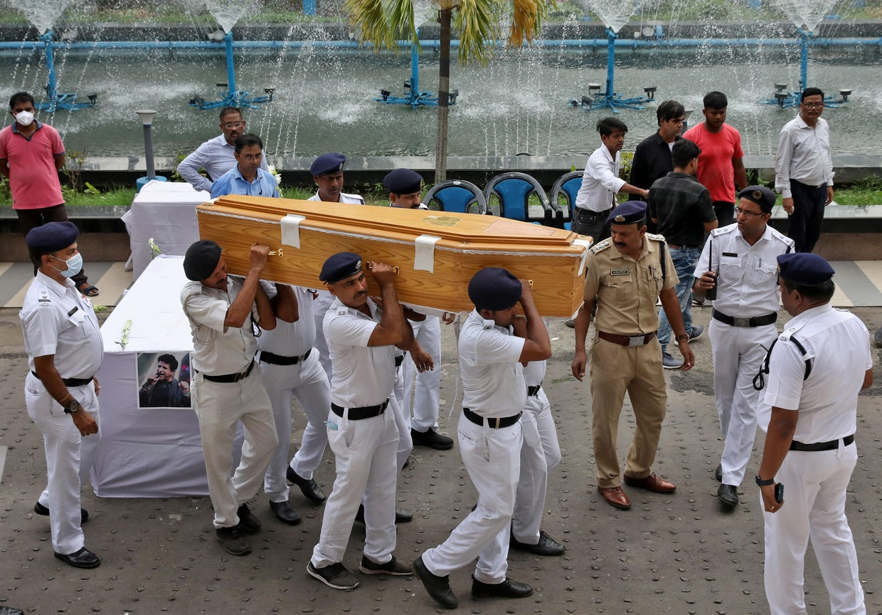 Star Bollywood singer KK dies shortly after performing at concert ...