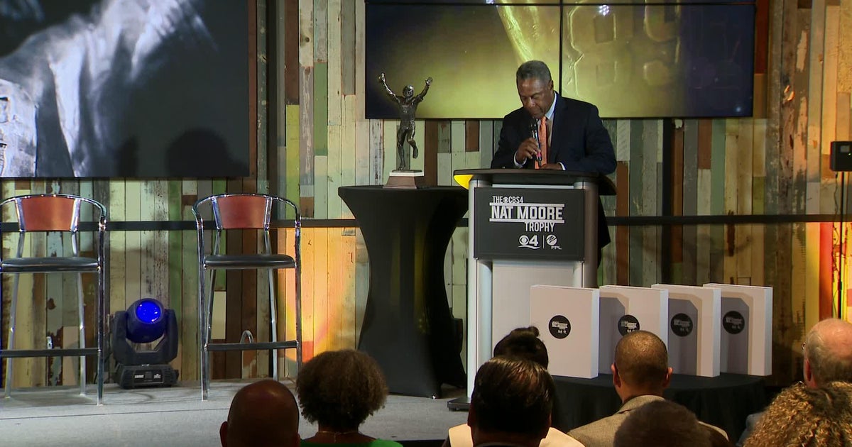 WEB EXTRA: Encouraging Words From Dolphins Legend Nat Moore During Pre ...