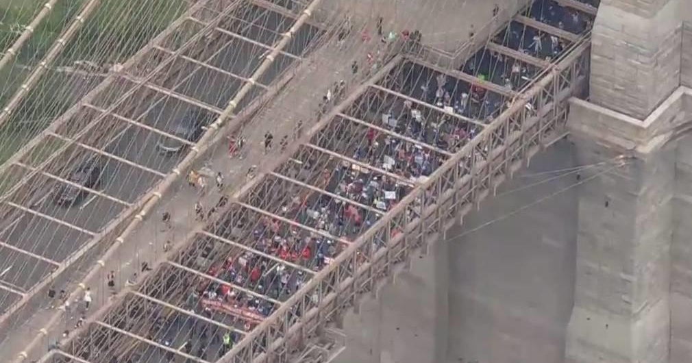 Protesters cross Brooklyn Bridge in March for Our Lives rally against ...