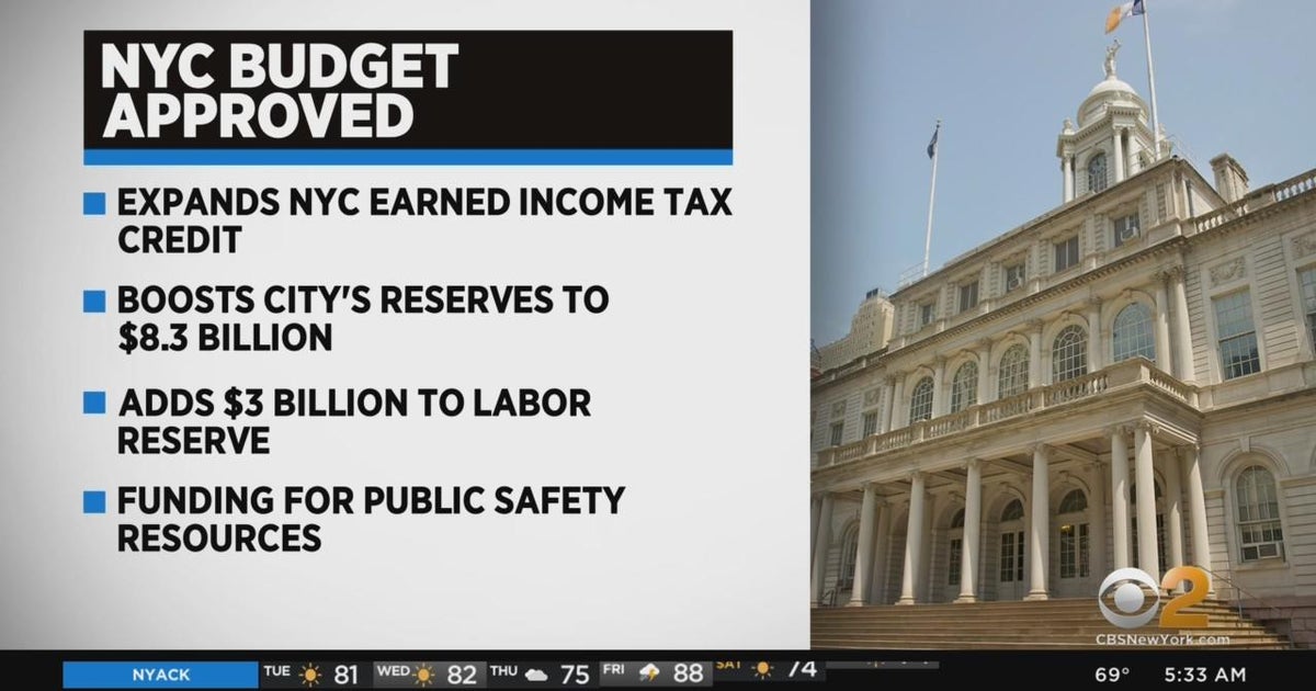 NYC Council approves record budget deal - CBS New York