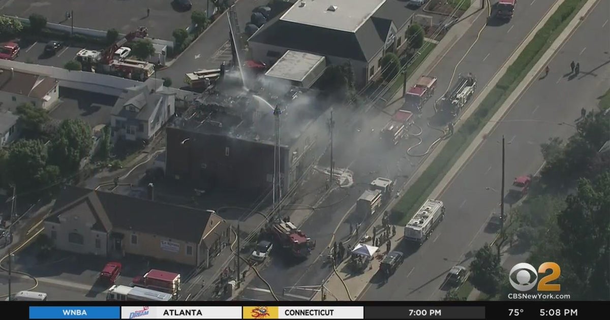Crews battle fire in Clifton, N.J. - CBS New York