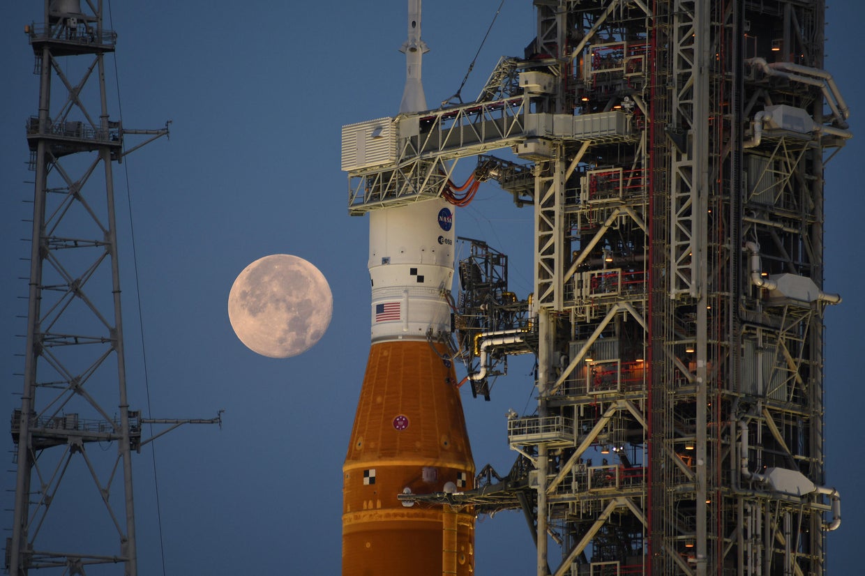 NASA starts countdown for moon rocket's fourth fueling attempt - CBS News