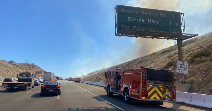 Crews engage brushfire in Santa Clarita, two lanes of Route 14 closed ...