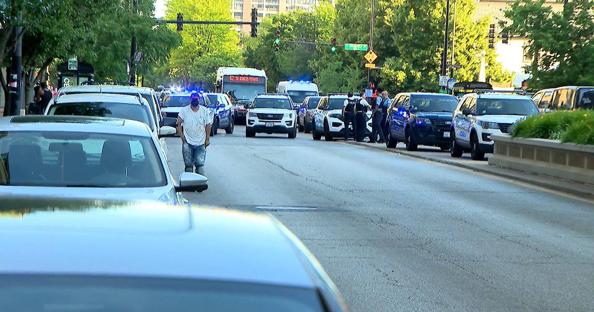 Third party takes police officer's Taser during wild arrest at ...