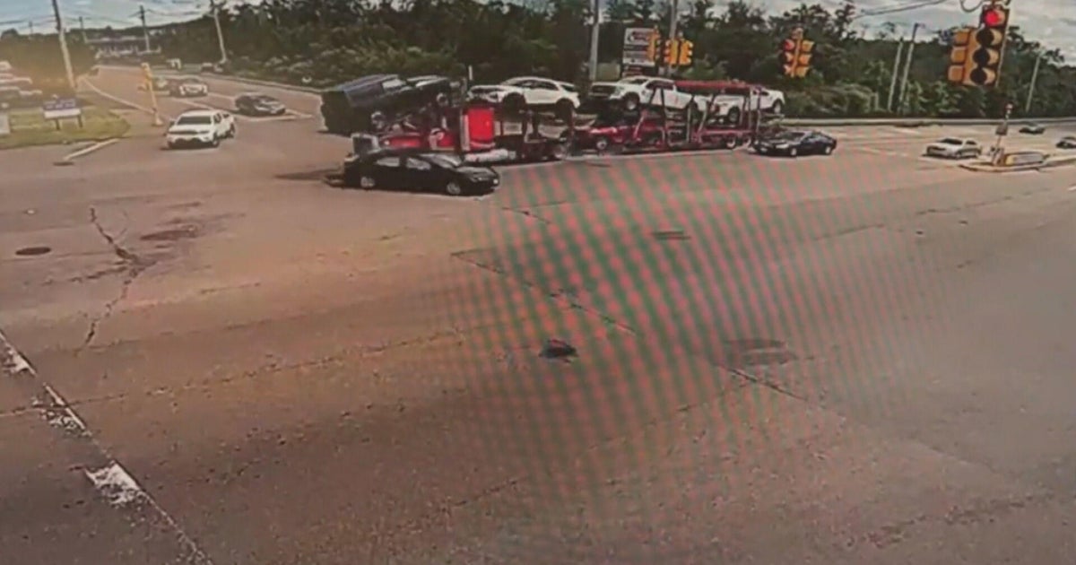 WATCH: Carrier runs red lights, hitting car in Norwood - CBS Boston
