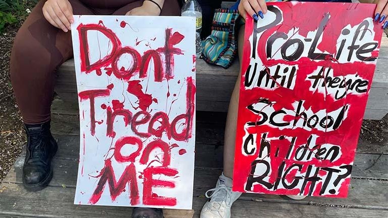 Abortion rights advocates take to the streets in Dallas - CBS Texas