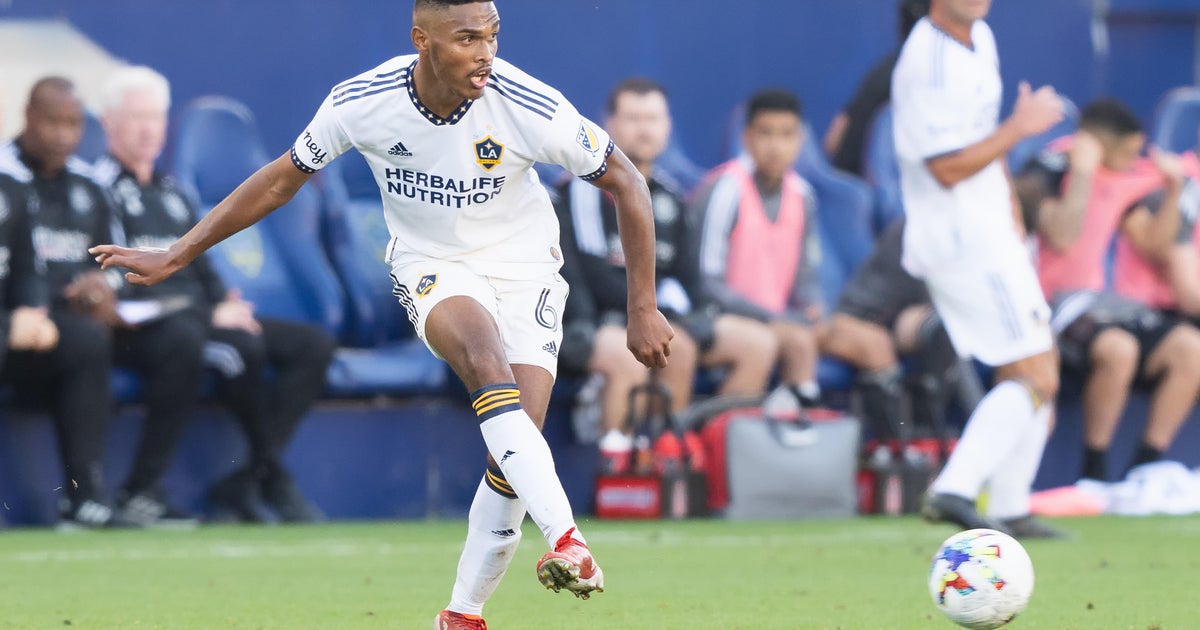 Raveloson scores 2 goals as LA Galaxy defeats Montreal - CBS Los Angeles